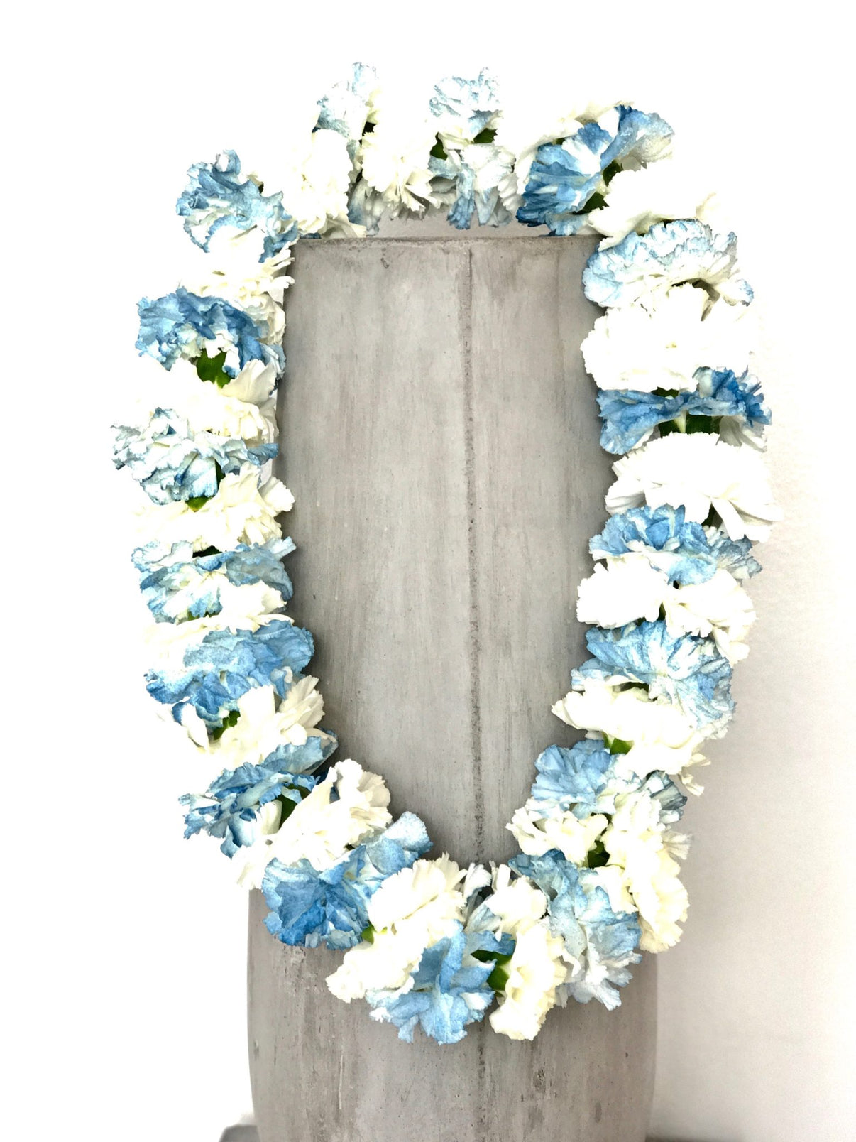 Single Carnation Lei – Wright Flower Company