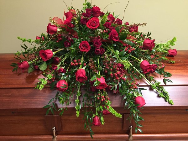 Red Rose Casket Spray – Wright Flower Company